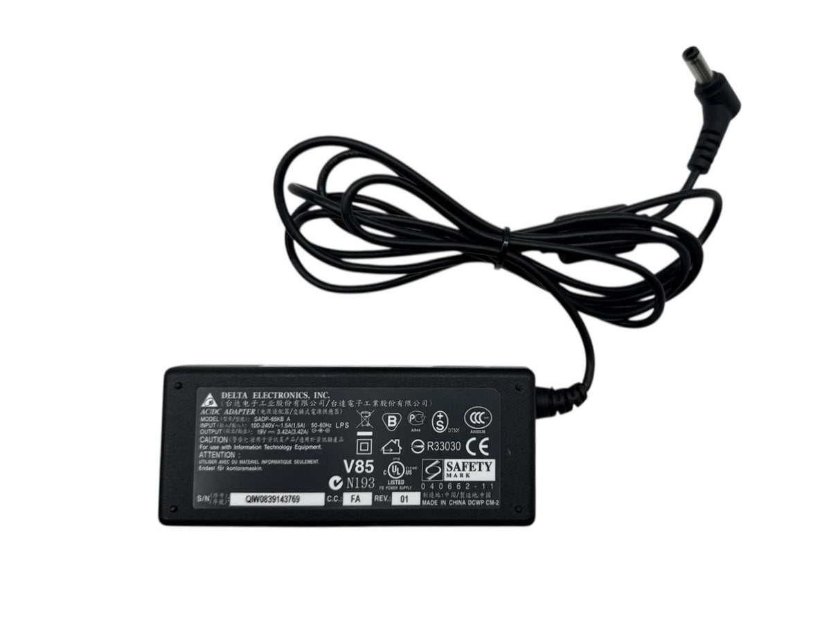 Delta AC/DC Adapter. Modell: SADP-65KB A 19V, 3.42A, 65W (beg ...